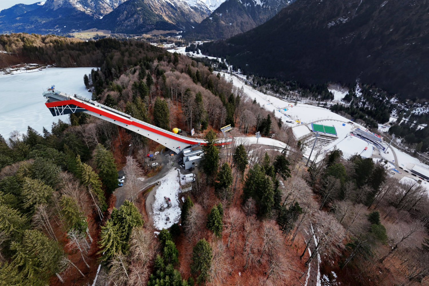 LIVE: Erstes Skifliegen der Saison in Oberstdorf - skispringen.com